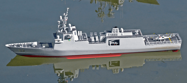 US-Lenkwaffenfregatte FFG-62 CONSTELLATION - SchiffsModell